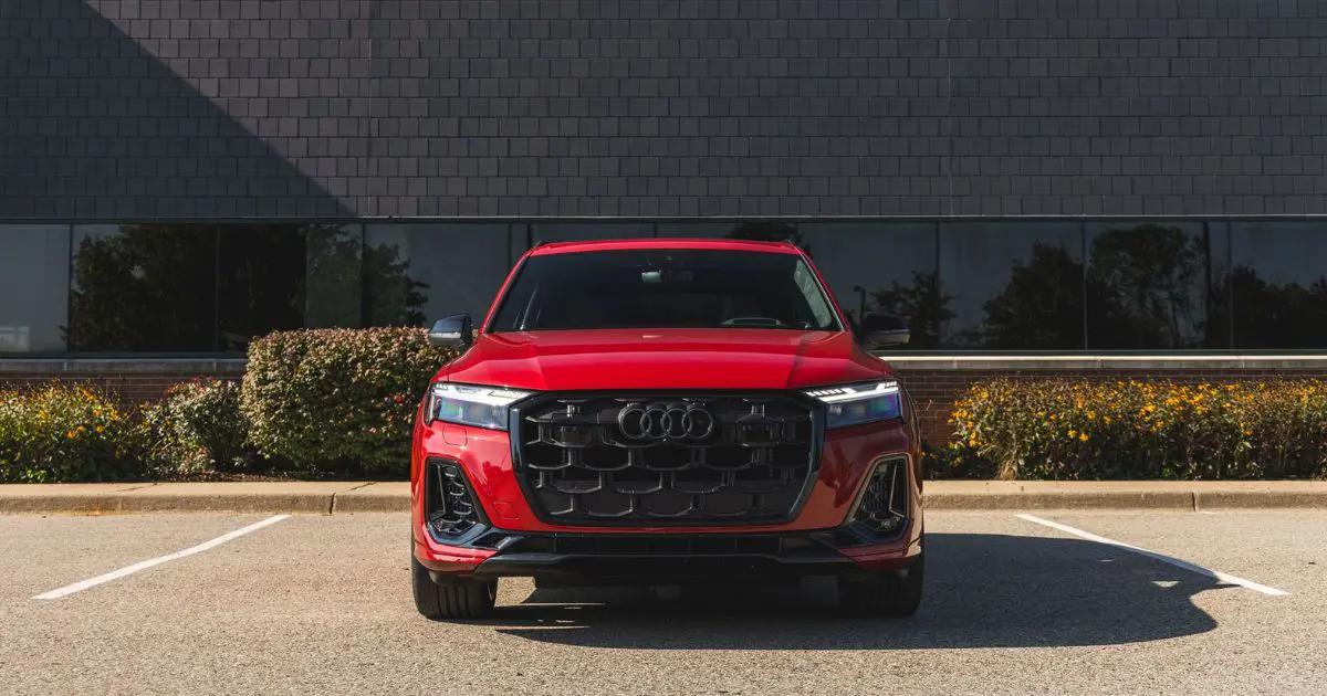 Audi SQ7 Price, Specs, Review, Pics & Mileage in India