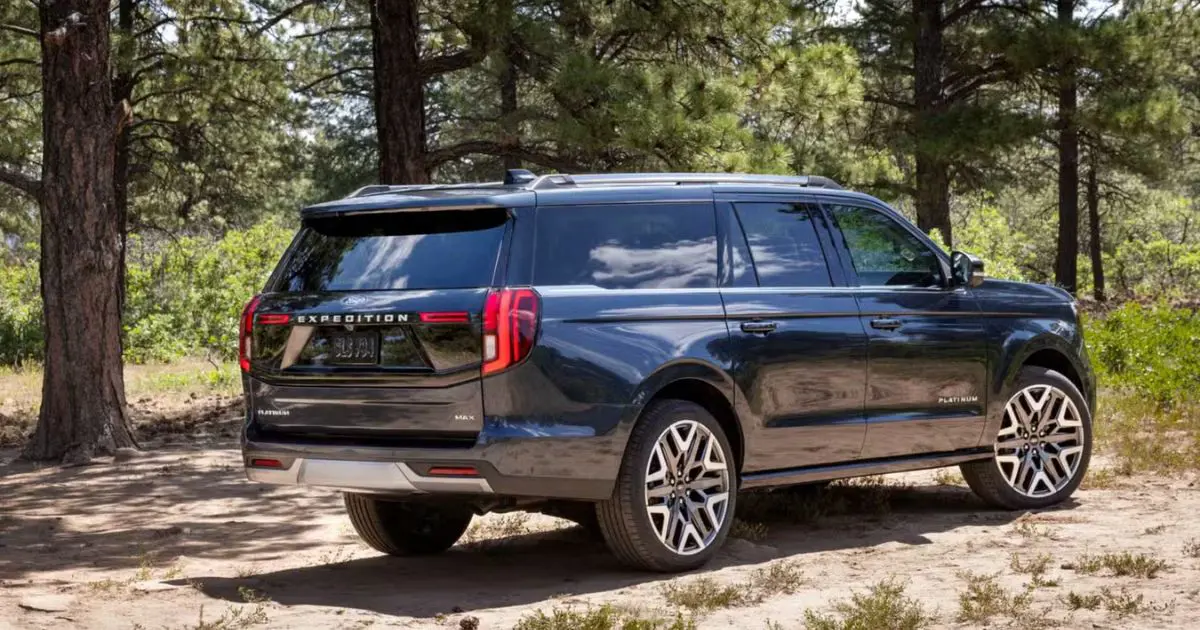 Ford Expedition SUV Price, Specs, Review, Pics & Mileage in India