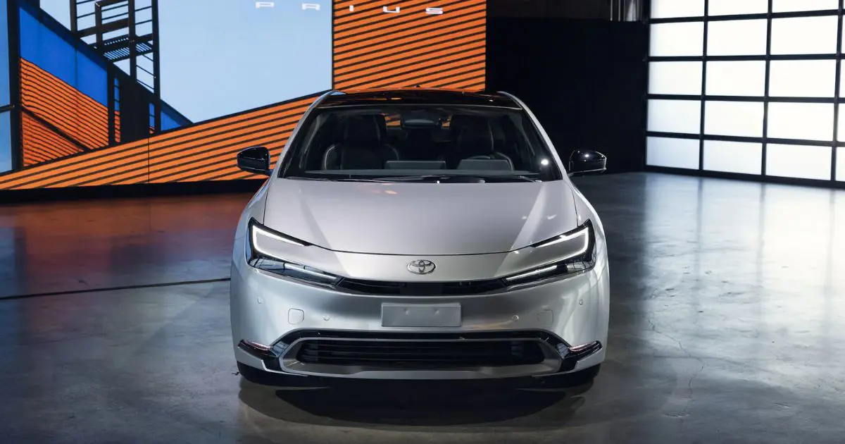 Toyota Prius (2019) Images