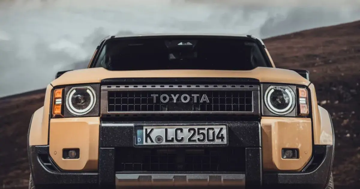 Compare Toyota Land Cruiser 300 ZX vs Toyota Land Cruiser ROX vs Toyota ...