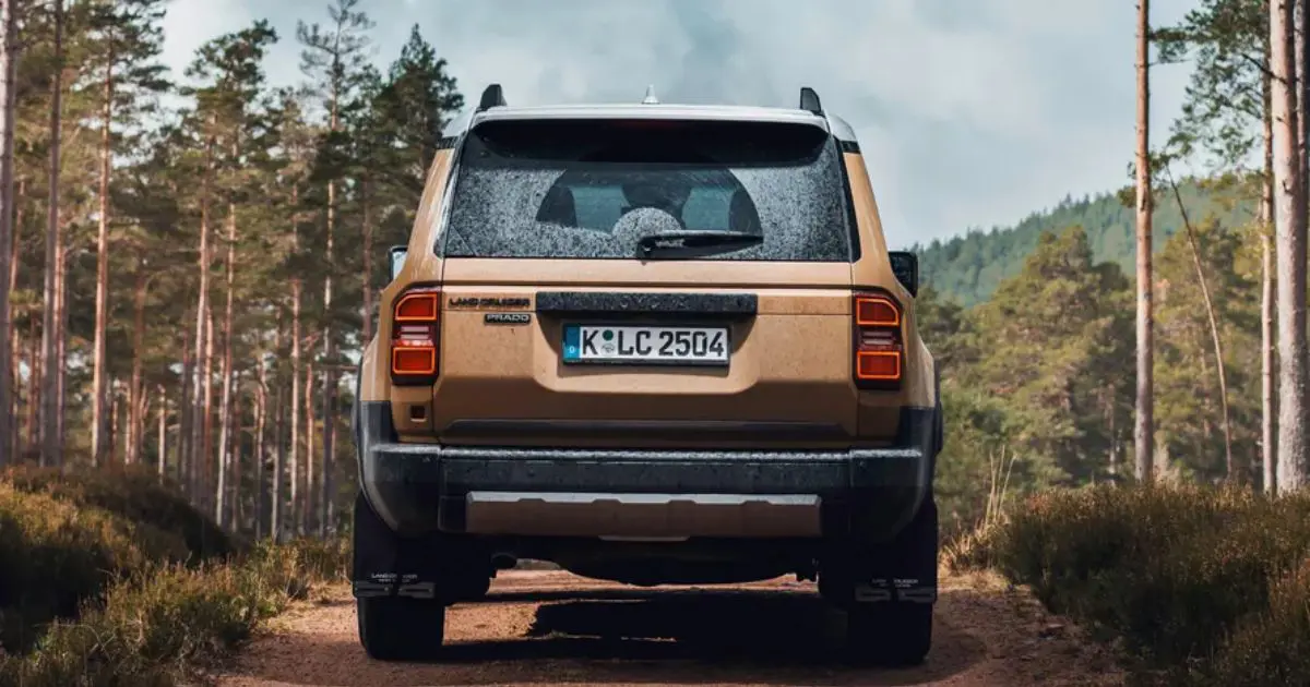 Compare Toyota Land Cruiser 300 ZX vs Toyota Land Cruiser ROX vs Toyota ...