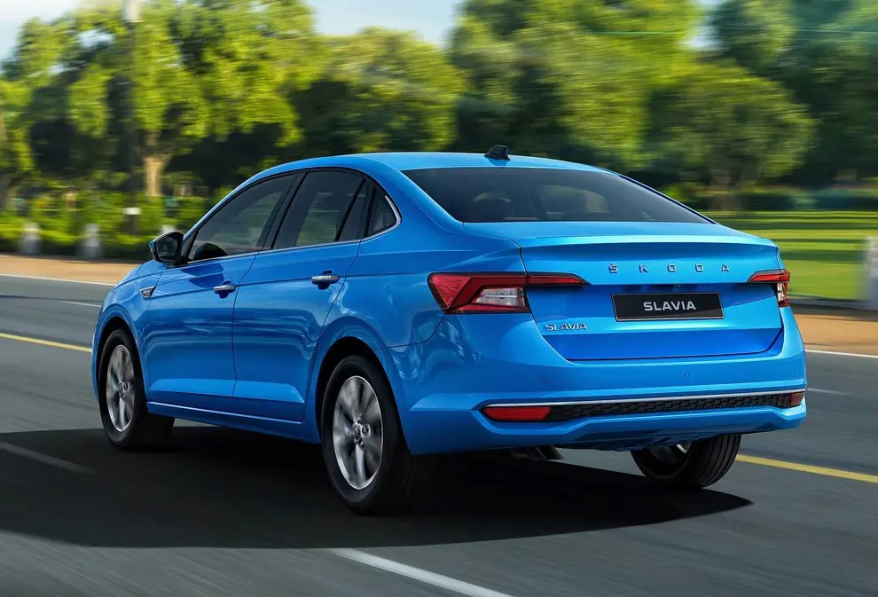 Compare Skoda Slavia Classic vs Skoda Slavia Signature vs Skoda Slavia ...