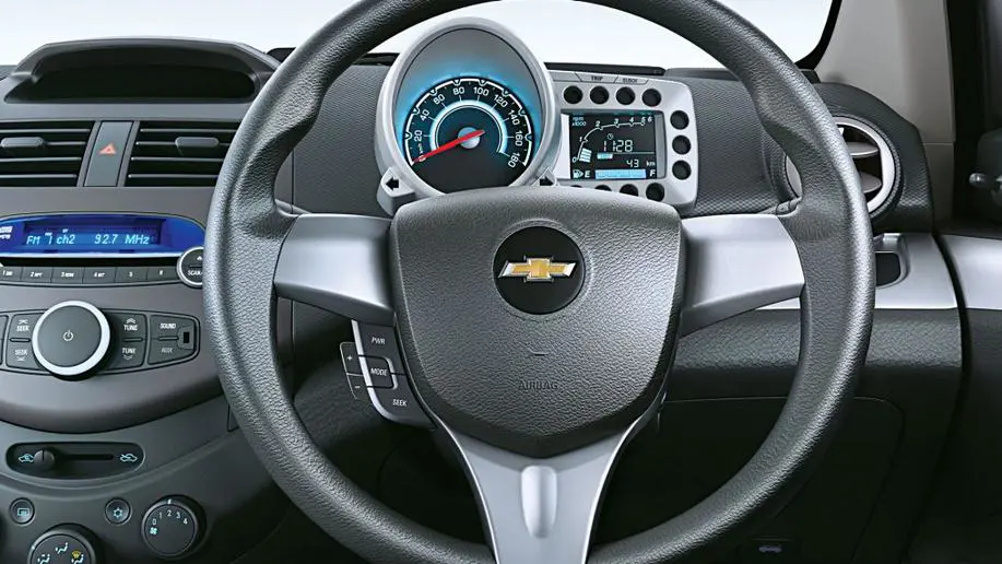Chevrolet Beat Images