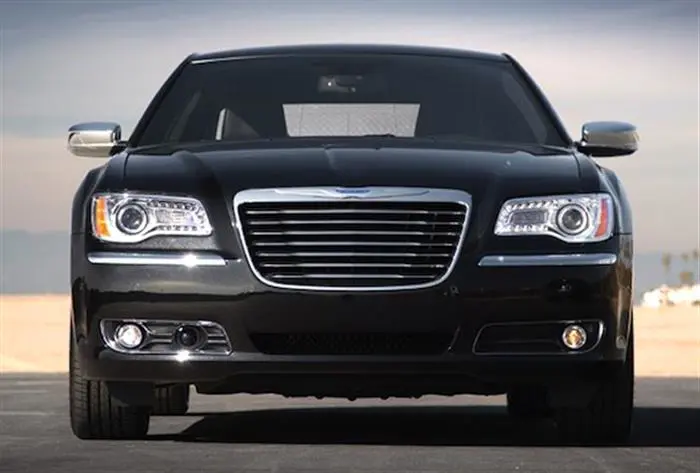 Chrysler 300 Price, Specs, Review, Pics & Mileage in India