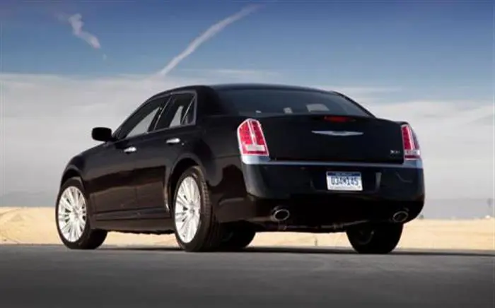 Chrysler 300 Price, Specs, Review, Pics & Mileage in India