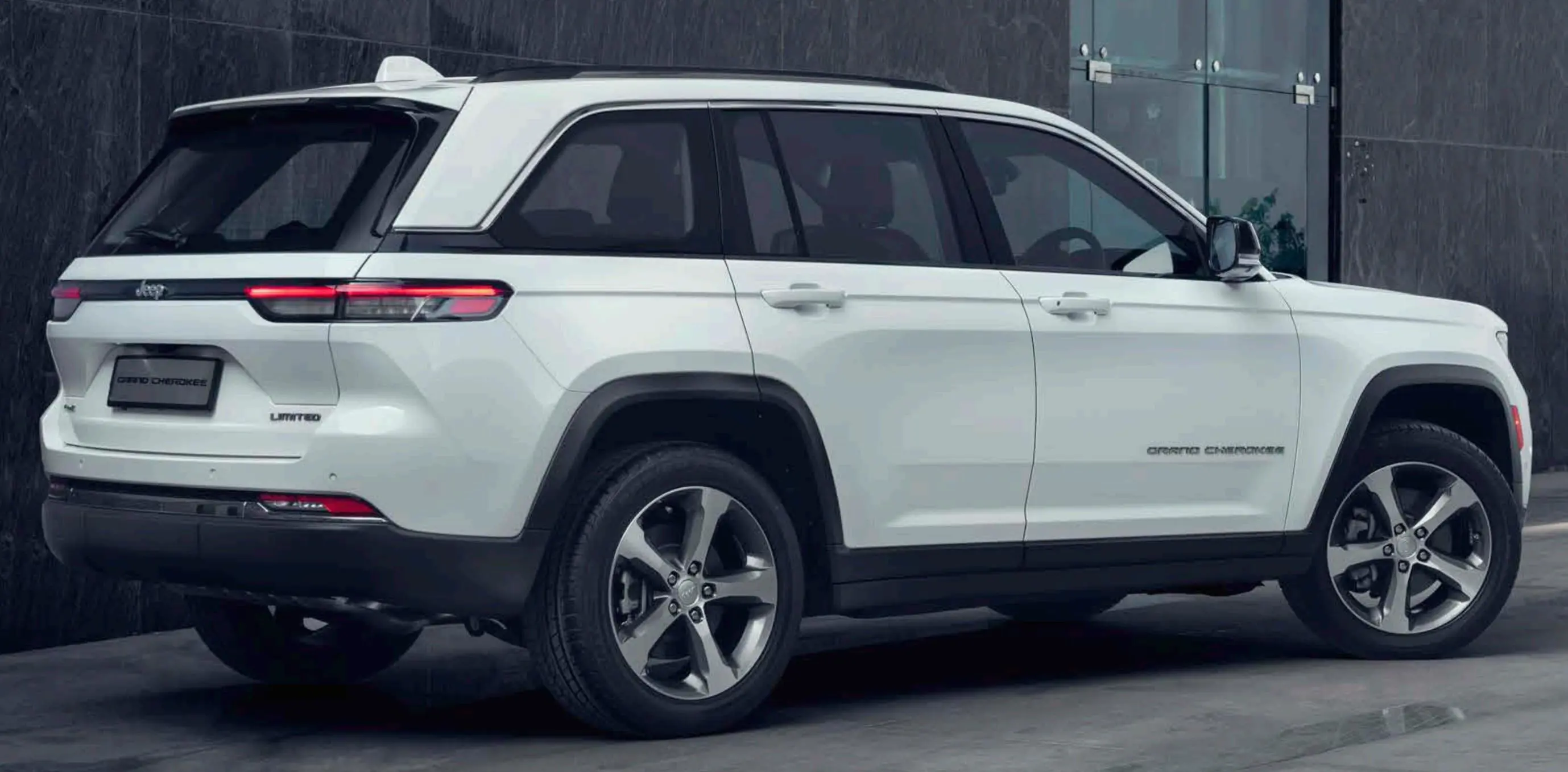 Jeep Grand Cherokee Price, Specs, Review, Pics & Mileage in India