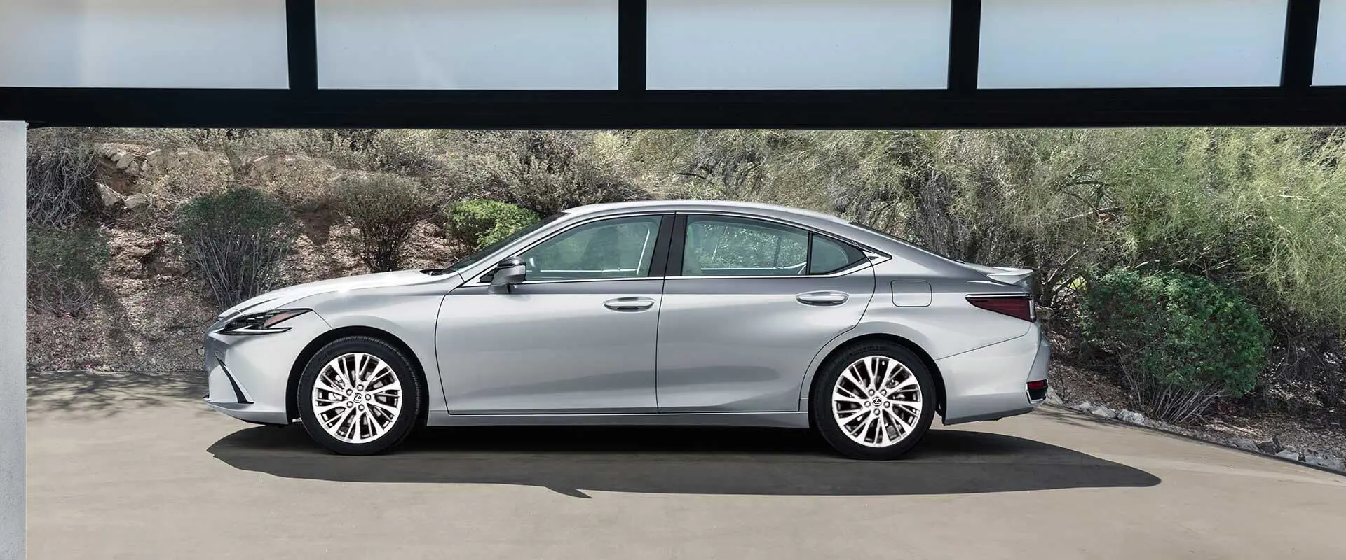 2025 Lexus ES 300h Luxury Price, Specs, Top Speed & Mileage in India