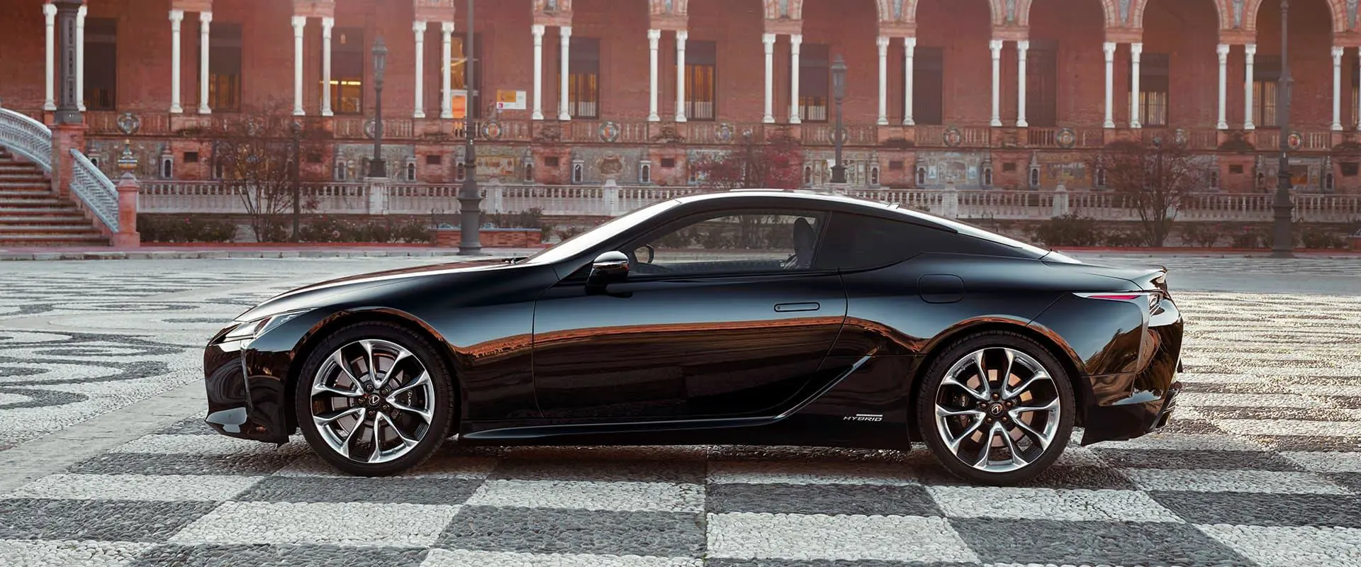 Lexus LM Price, Specs, Review, Pics & Mileage in India