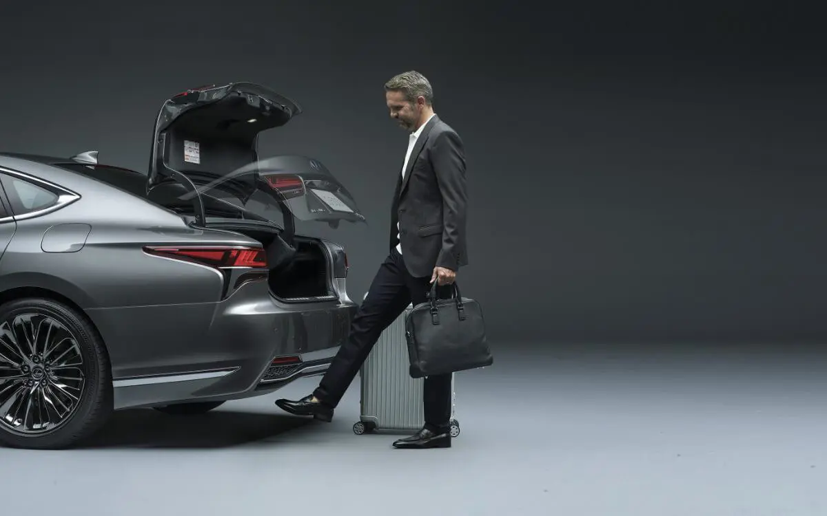 Lexus LS Images