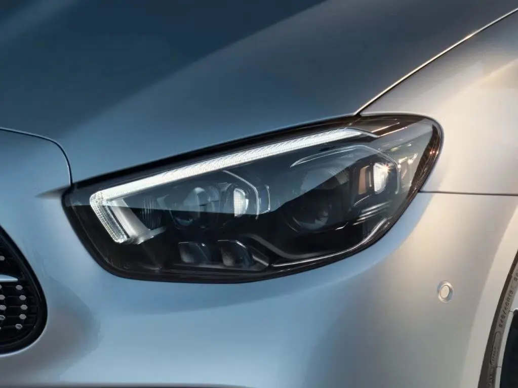 Mercedes E-Class LWB E200 Images