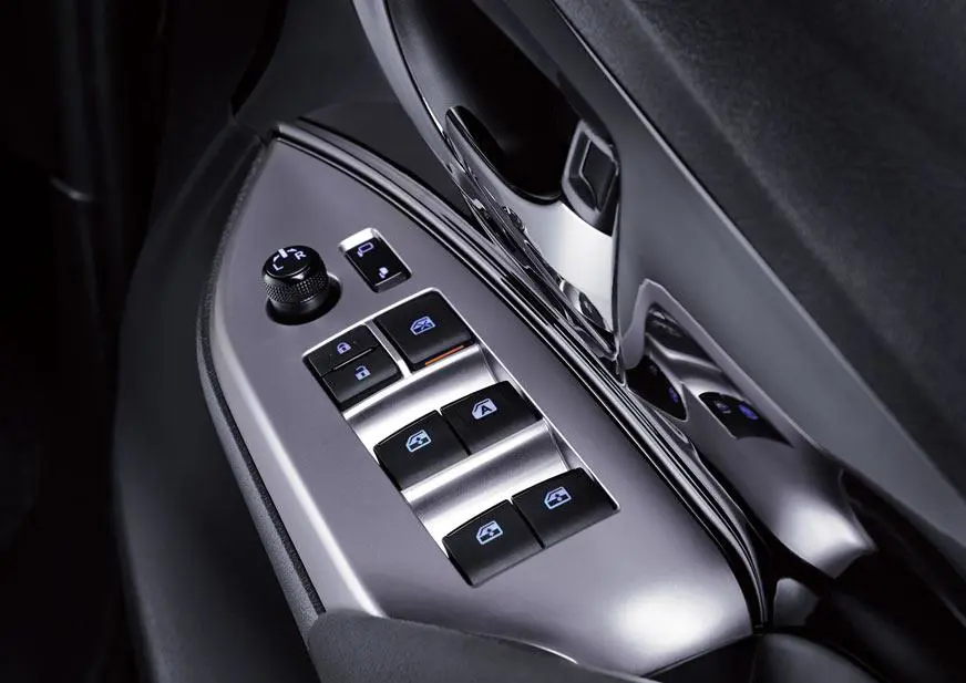 Toyota Innova Crysta (2016) Images