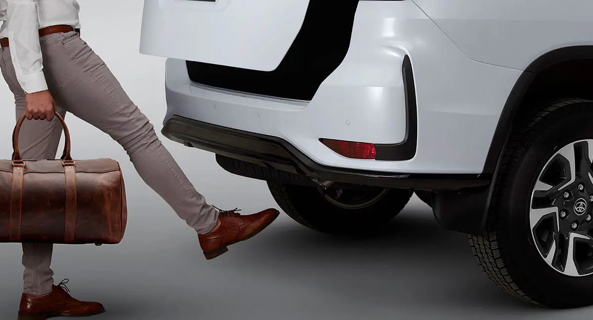 Toyota Legender 4x2 Images