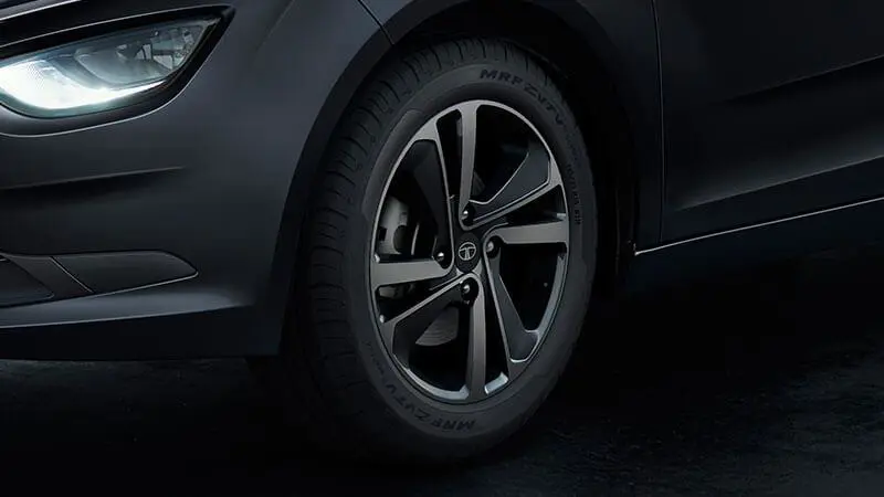 Tata Altroz XT Dark Price, Specs, Top Speed & Mileage in India