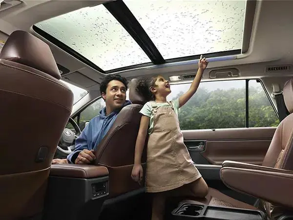 Toyota Innova HyCross G-SLF Images