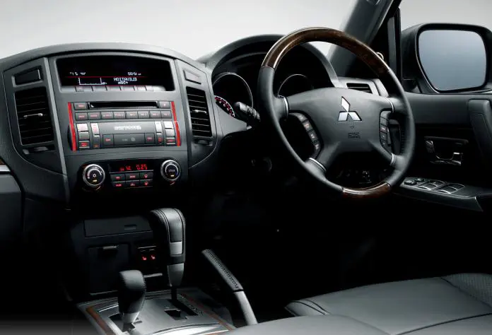 Mitsubishi Montero Price, Specs, Review, Pics & Mileage in India