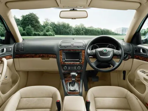 Skoda Laura (2013) Price, Specs, Review, Pics & Mileage in India