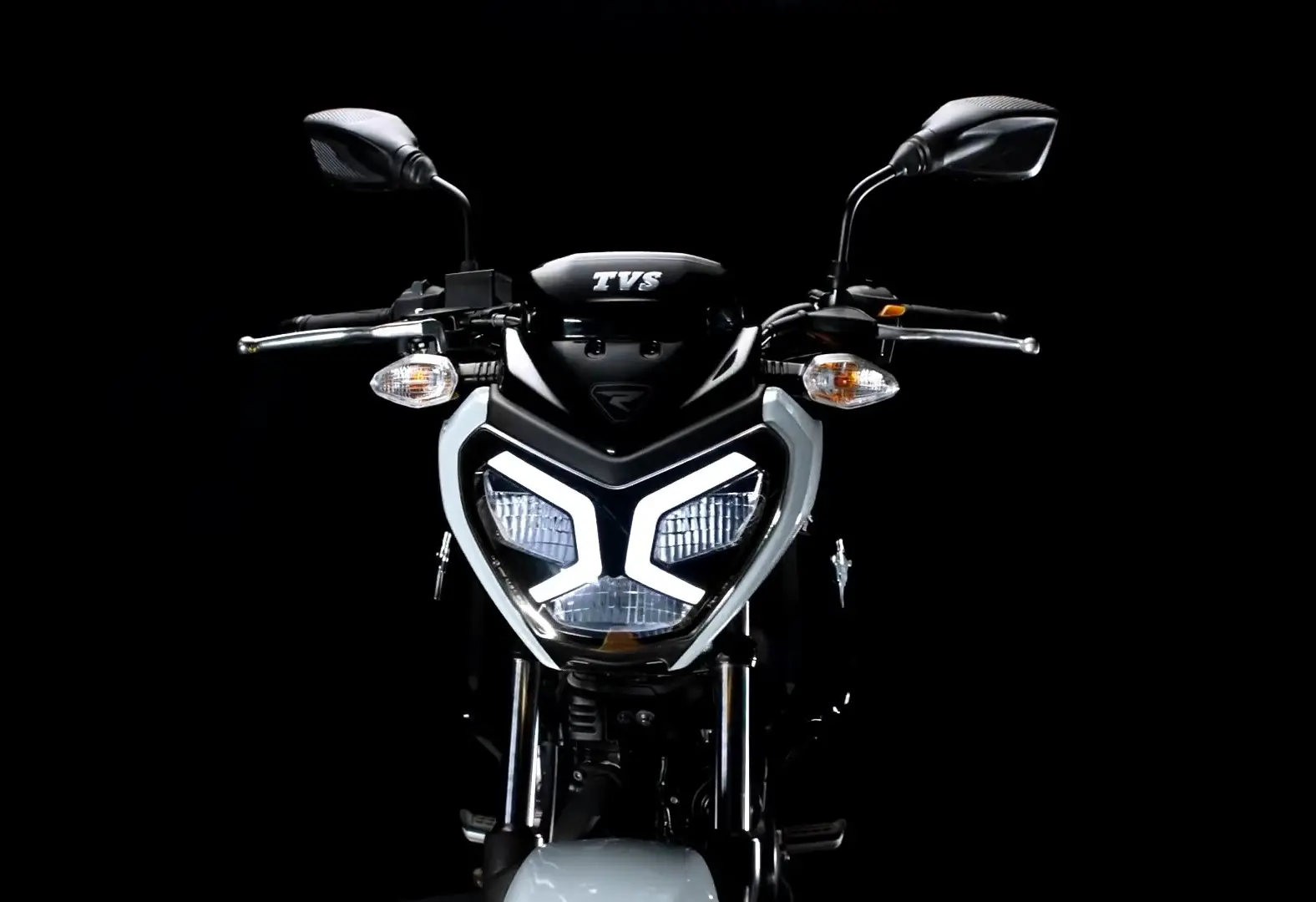 Compare Hero Xtreme 125R vs TVS Raider 125 iGO