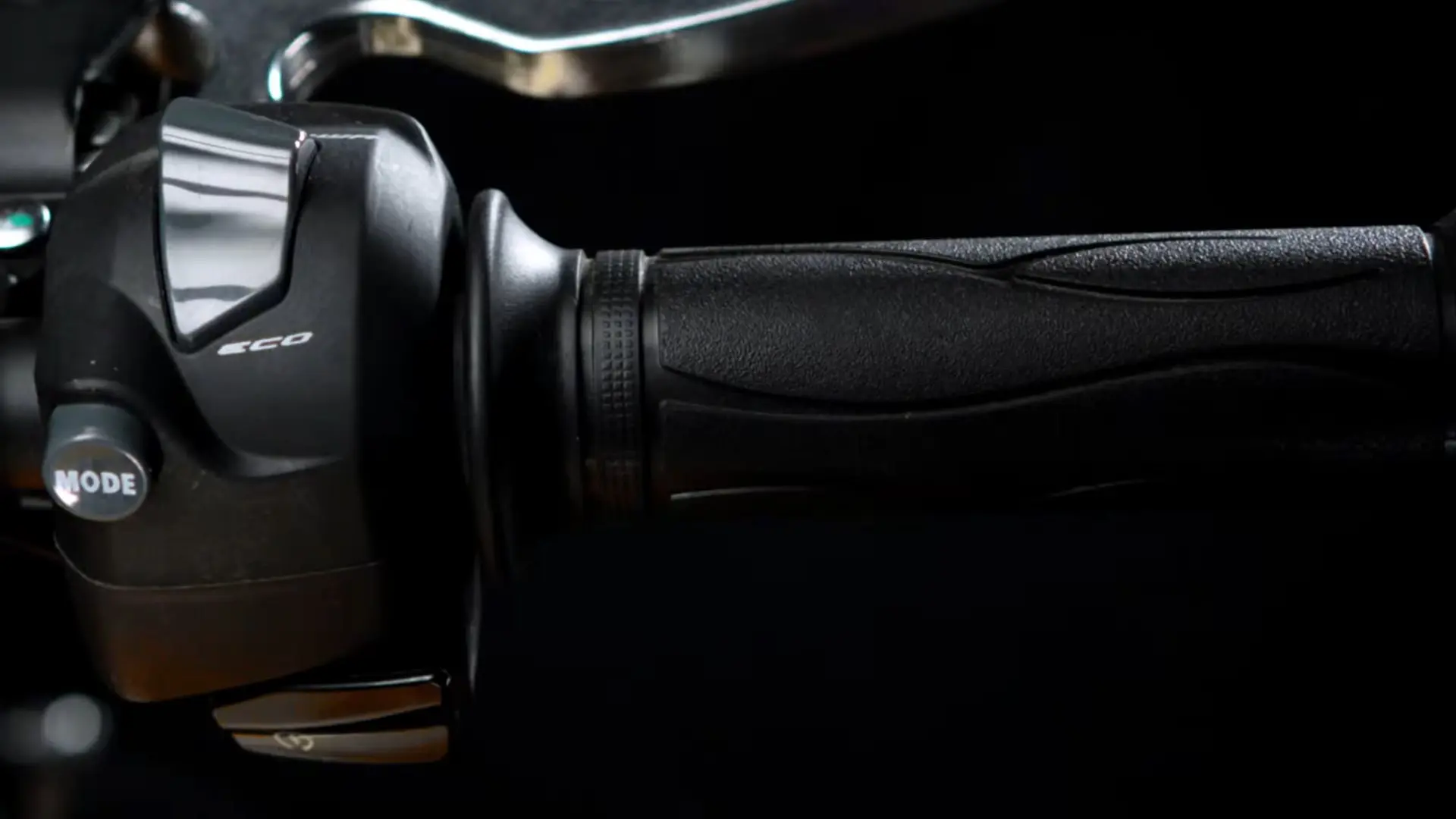 TVS Raider 125 iGO Price, Specs & Mileage in India