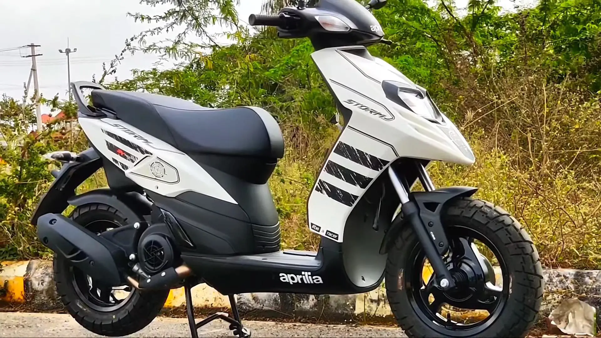 Aprilia Storm 125 Disc ₹88,711 - ₹111,171, Specifications, Reviews ...
