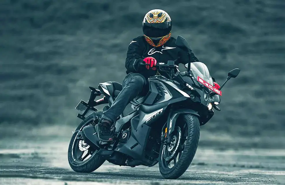 2024 Bajaj Pulsar RS200 Price, Specs, Top Speed & Mileage in India (New ...