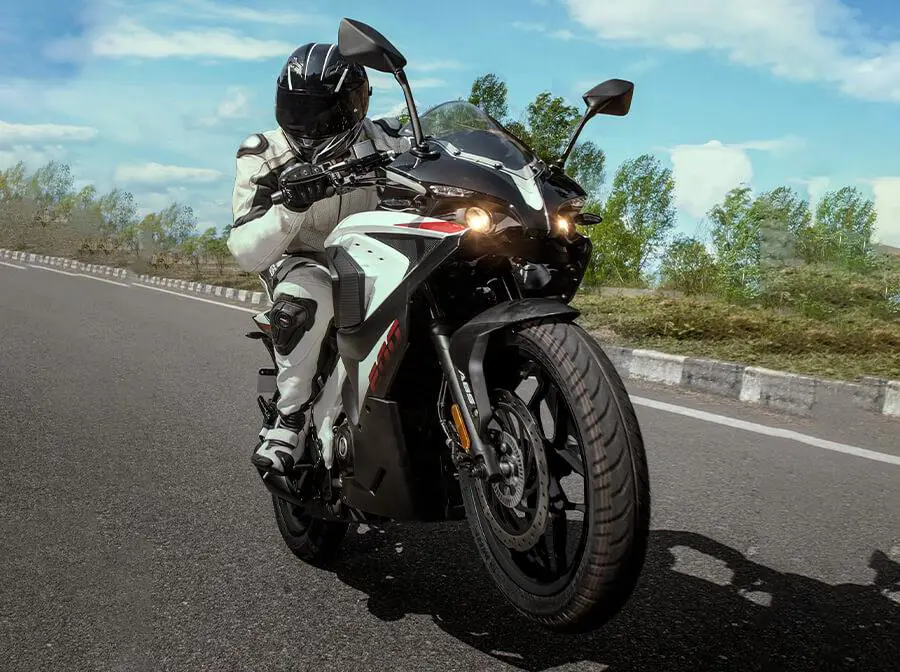 2024 Bajaj Pulsar RS200 Price, Specs, Top Speed & Mileage in India (New ...