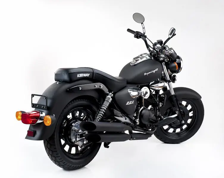 Keeway Superlight Price, Specs, Review, Pics & Mileage in India