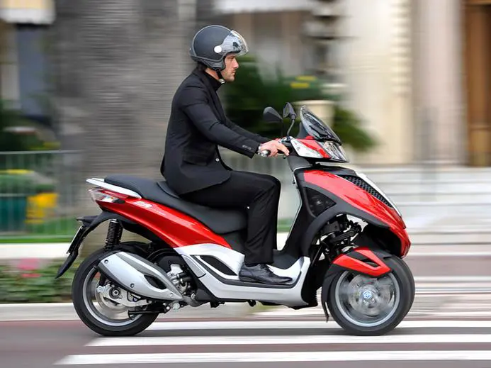 Piaggio MP3 Images