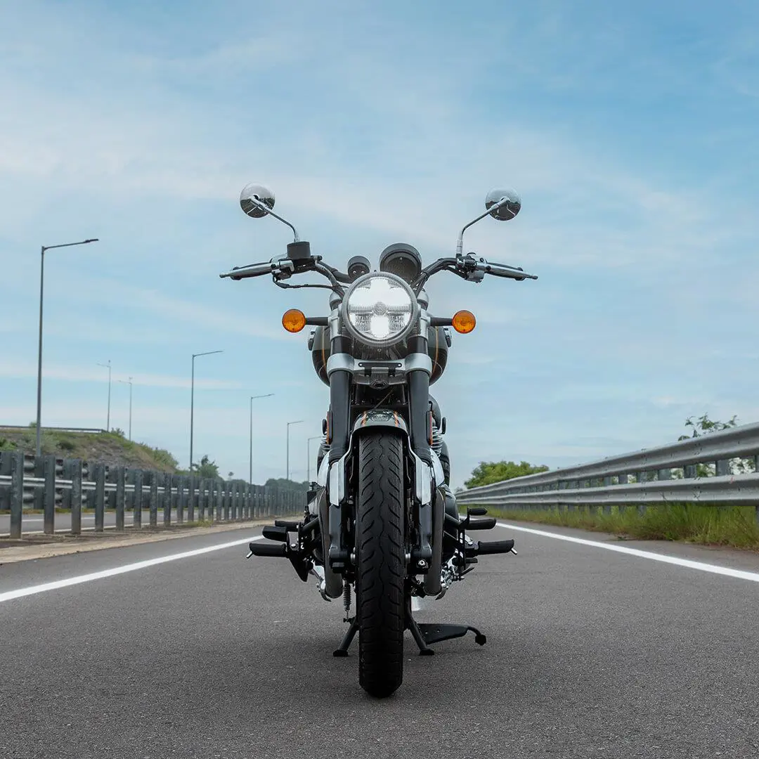 2025 Royal Enfield Super Meteor 650 Price, Specs, Top Speed & Mileage ...