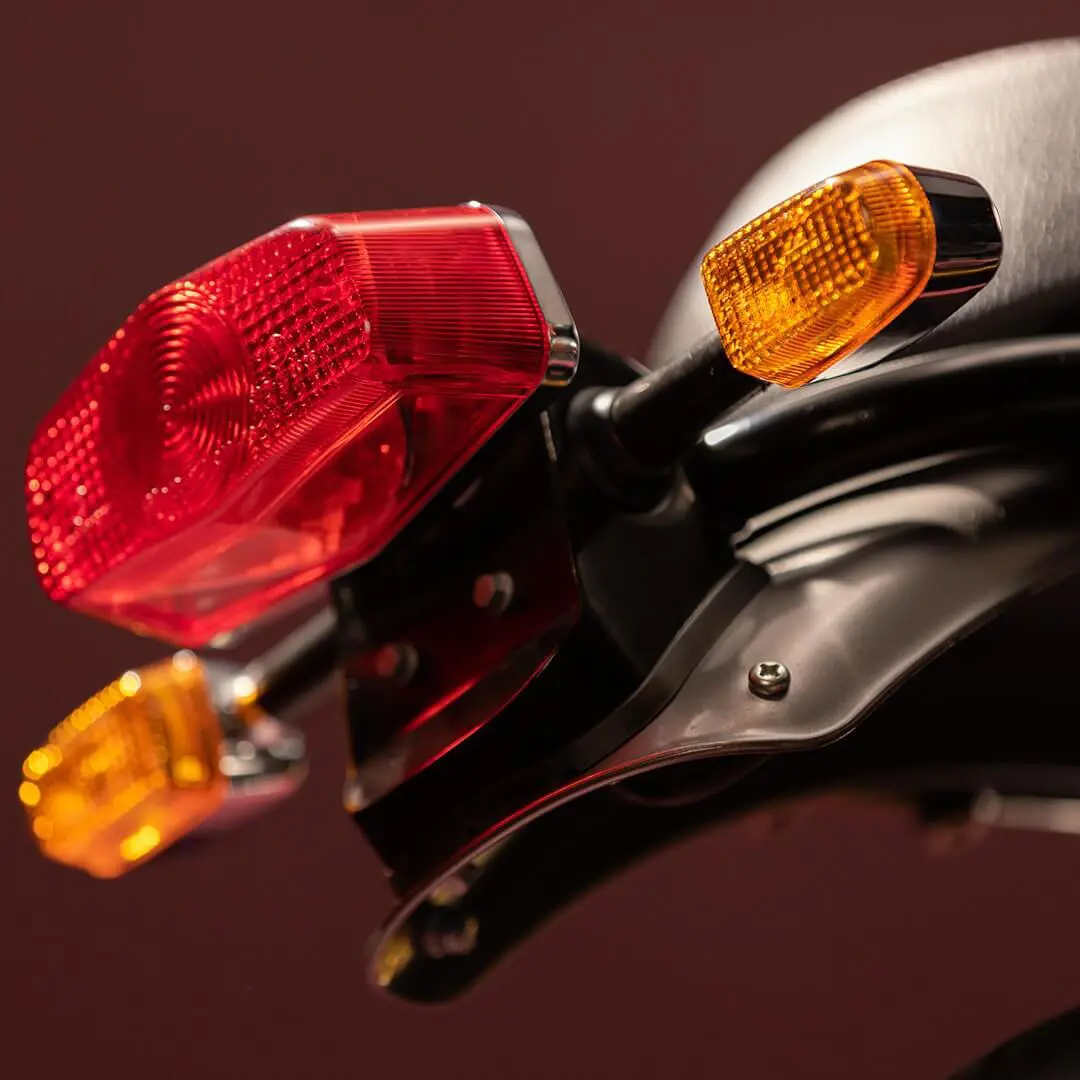 Royal Enfield Interceptor 650 Black Ray Price, Specs, Top Speed ...