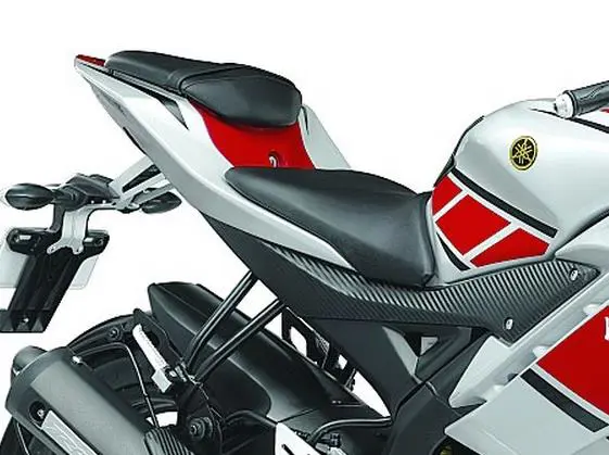 Compare Yamaha R15 Fiery Red vs Yamaha R15 50th Anniversary Edition vs ...