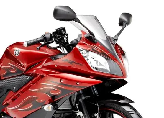 Yamaha R15 Fiery Red Price, Specs & Mileage