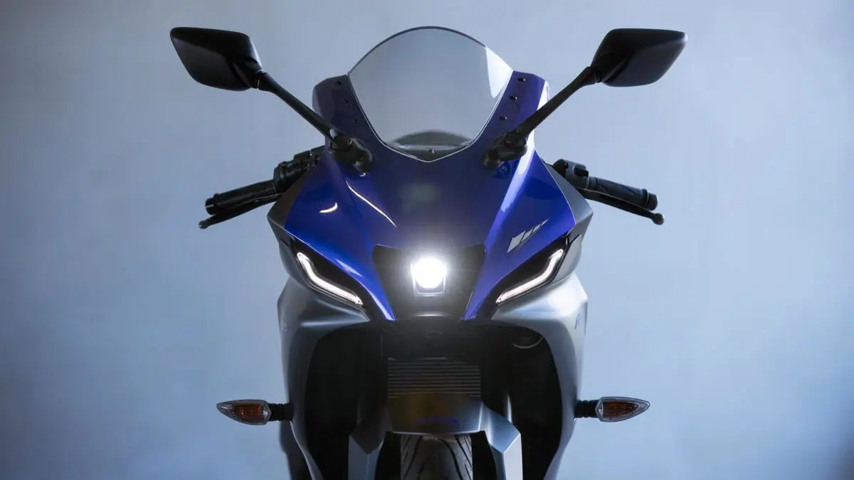 Yamaha YZF-R125 Images