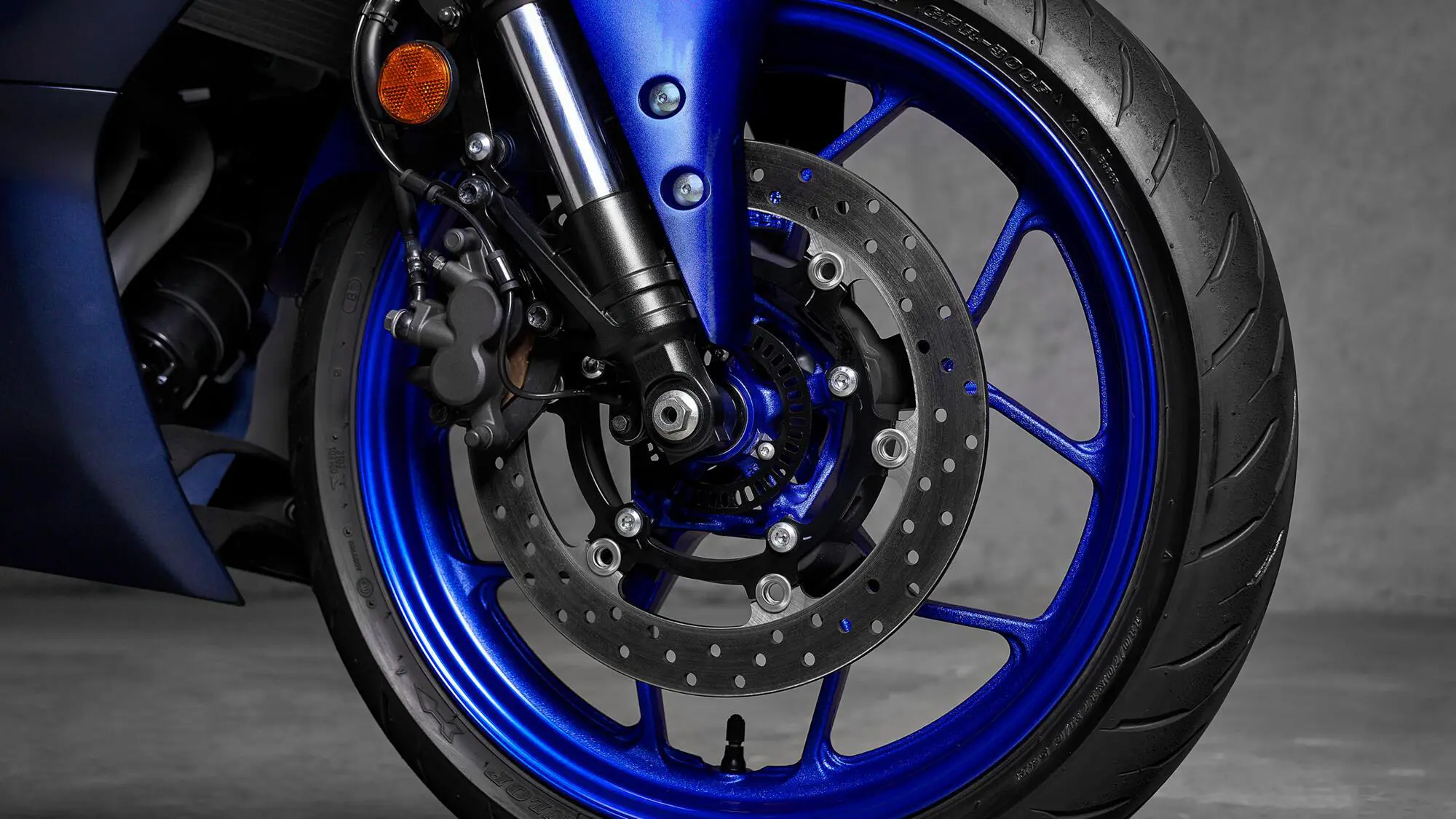 Yamaha R3 Price, Specs, Review, Pics & Mileage in India