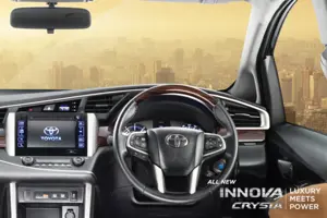 Toyota Innova Crysta (2016) Images