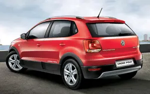 Volkswagen Cross Polo (2015) Images