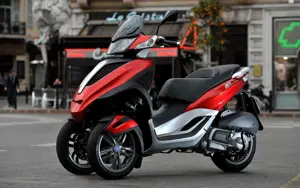 Piaggio MP3 Images